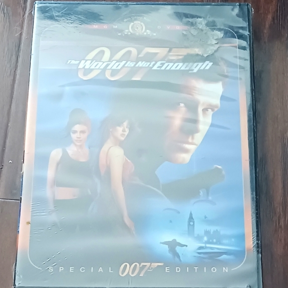 MGM | Media | The World Is Not Enough 07 Special Edition On Dvd Pierce Brosnan | Poshmark
